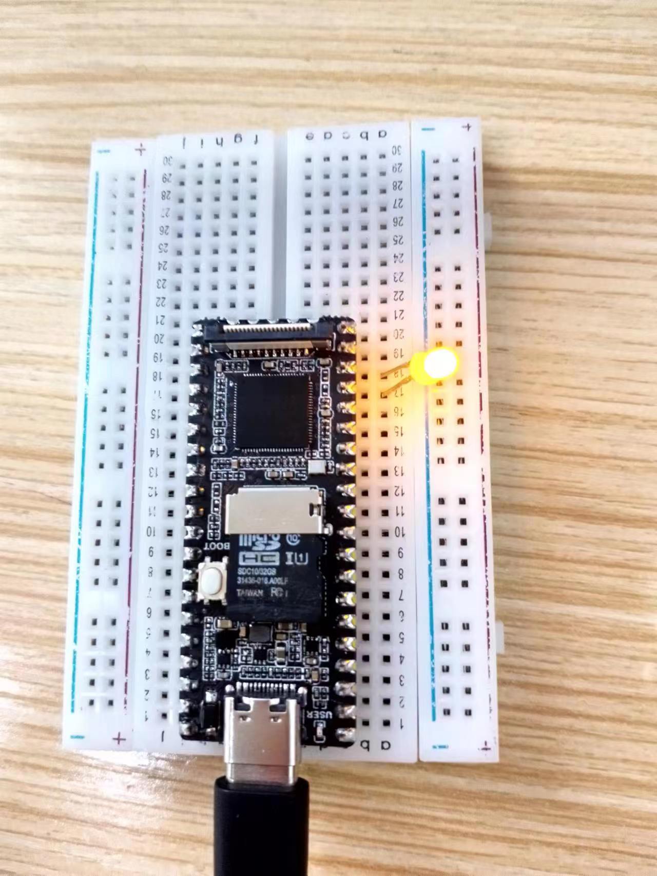 echo 1 > /sys/class/pwm/pwmchip1/pwm0/enable